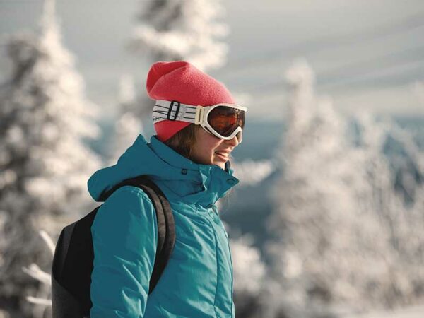 Bien s'équiper pour les sports d'hiver avec un bonnet de ski